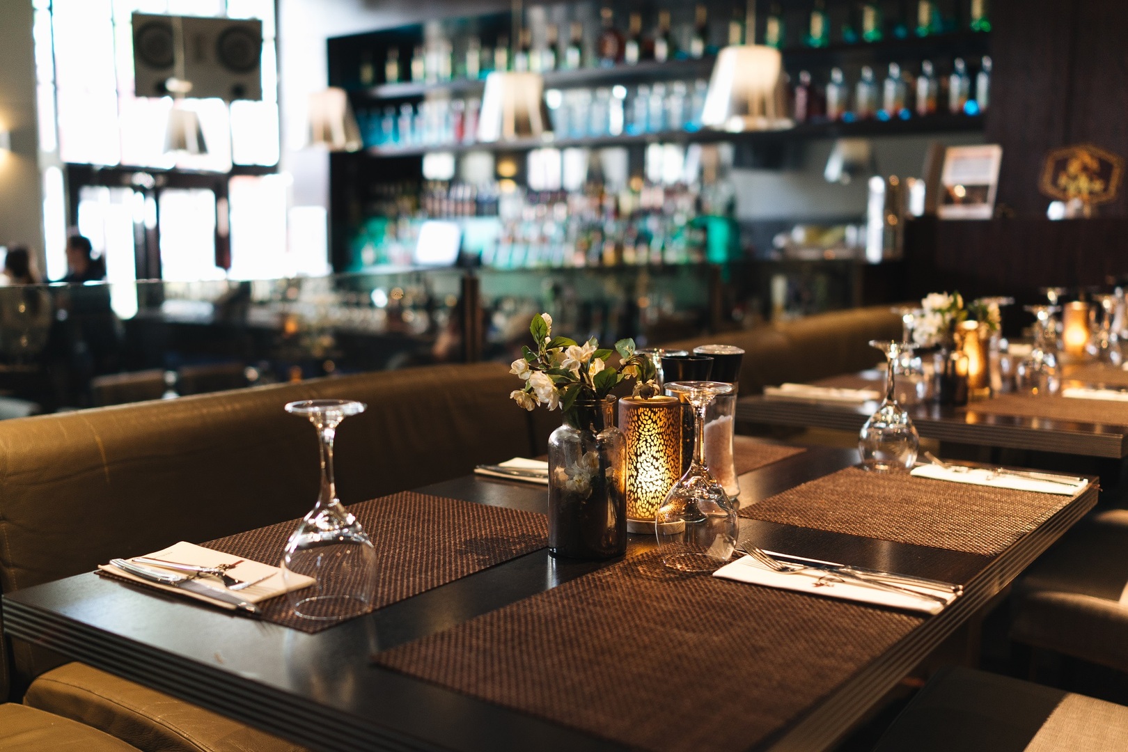 Glasses on the table in an restaurant – Film plus Kritik – Online ...